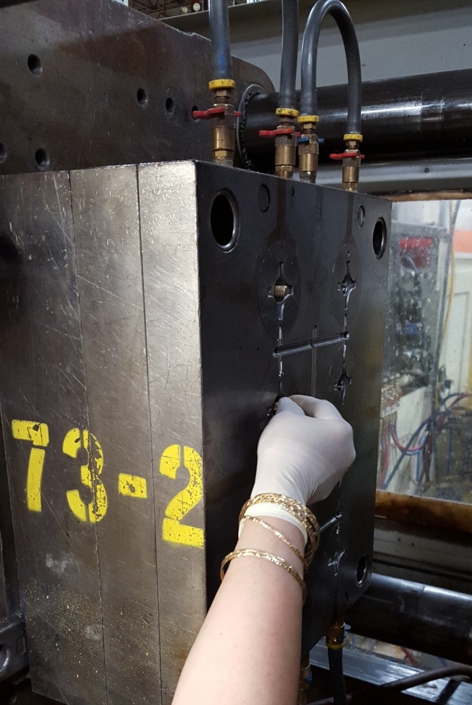 Knobservations: Davies Molding Plastic Knobs and Handles | Plastic Knob ...